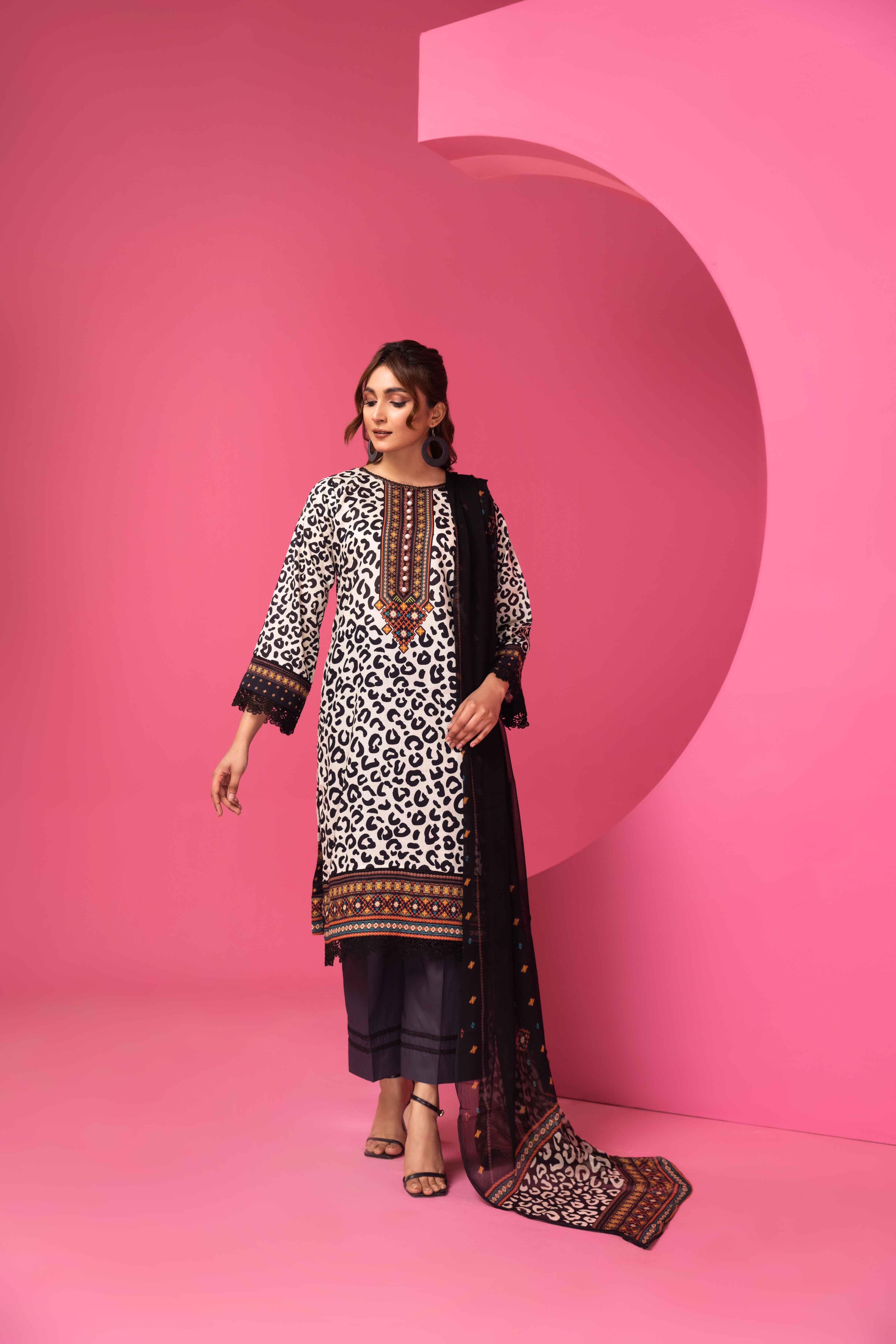 Gul-e-Lala Exclusive Lawn'24 D#10 – Tradition Stores
