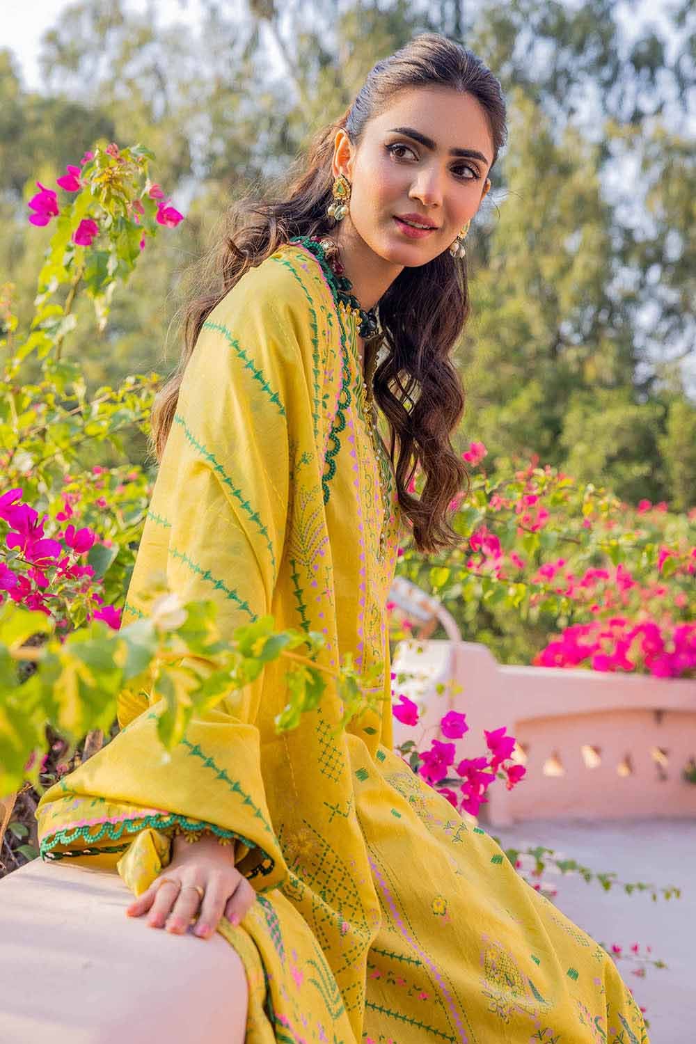 Gul Ahmed Lawn`23 CL#32121 A – Tradition Stores